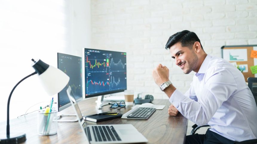 3 Perbedaan Investor dan Trader Saham yang Wajib Kamu Tahu! - SFast ...